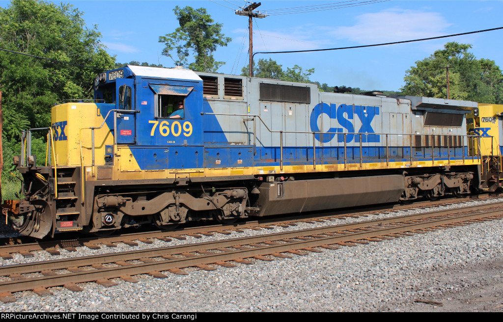 CSXT 7609 on D787-15
